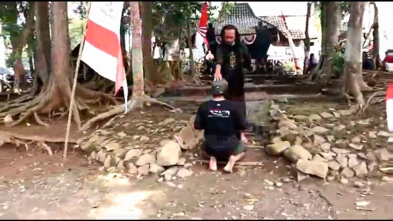 Ruwatan Gunung Kucung Makam Mbah Waliwonosegoro - YouTube