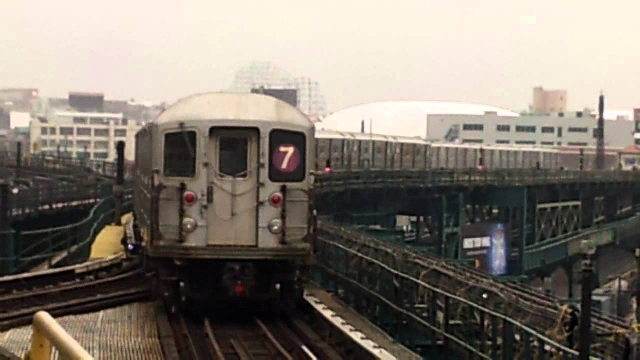 IRT Flushing Line: Flushing-bound R62A 7 Train@Queensboro Plaza - YouTube