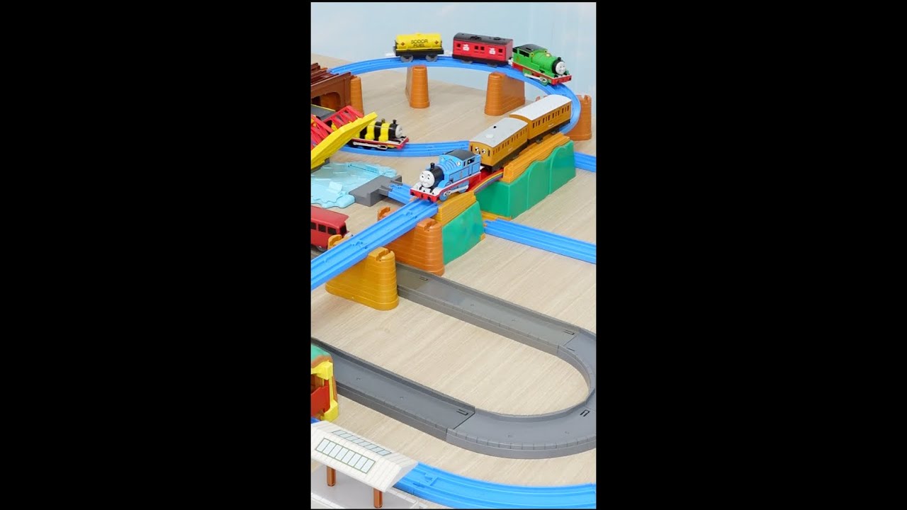 🔴 Plarail Thomas the Tank Engine Rainbow Bridge - YouTube