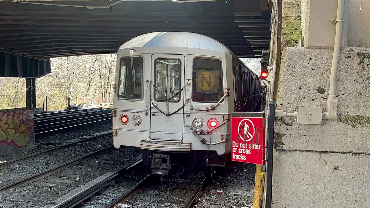 R46 N Train Departing 8th Ave - YouTube