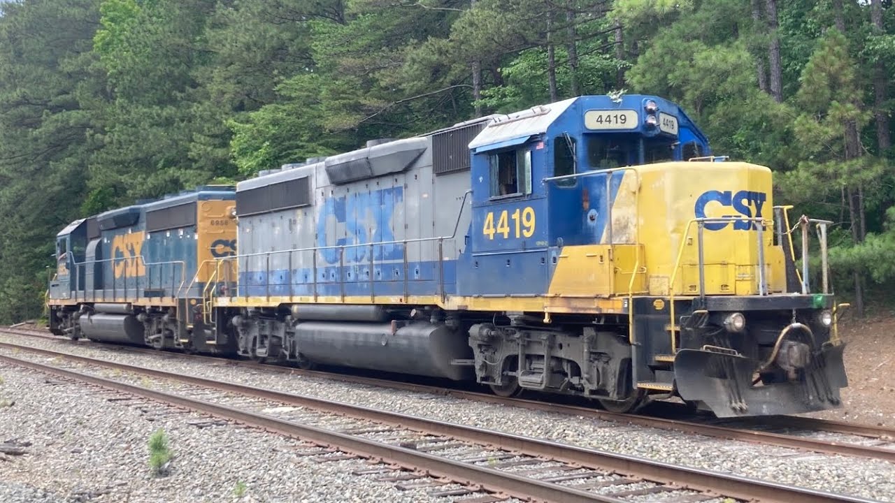 CSX L615 switching in Durham, NC ft. YN2 GP40-2 4419 - YouTube