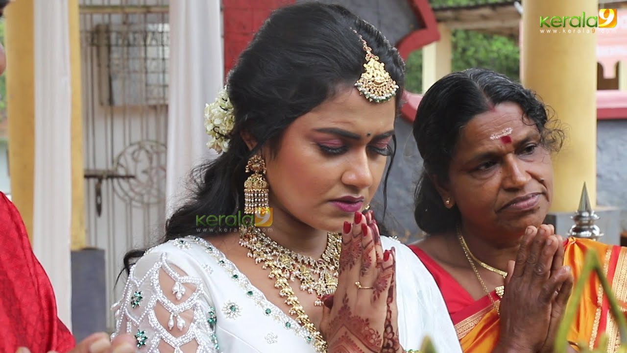 Shyamambaram Serial Actress Haritha G Nair at Temple before Marriage ...