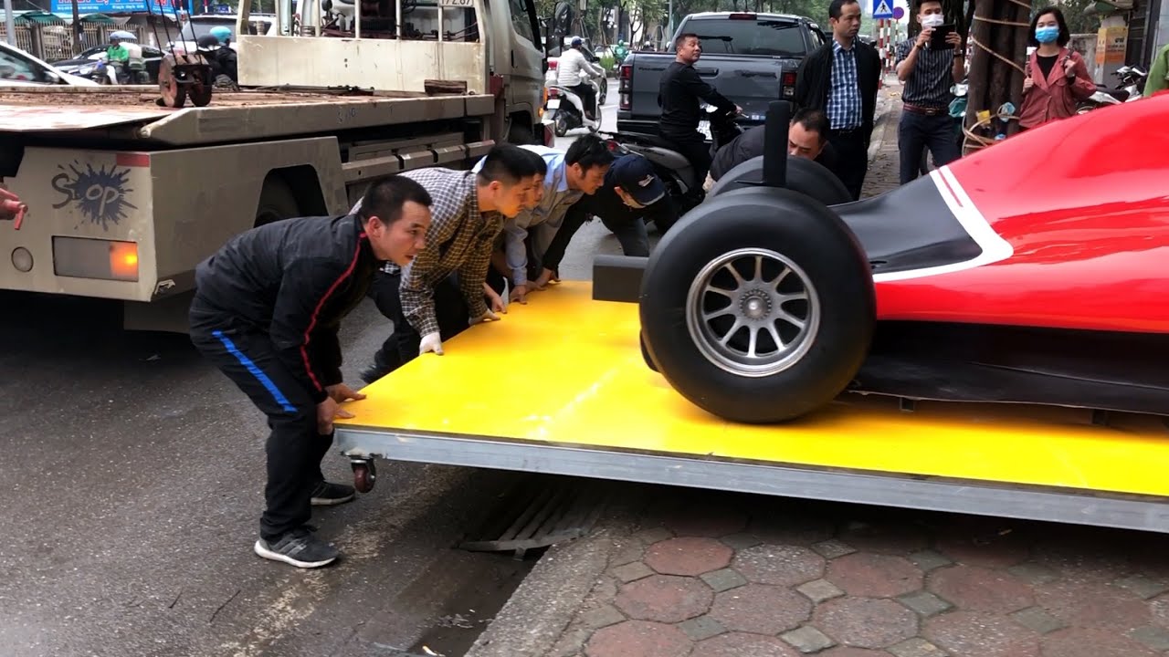 Xuất hiện chiếc xe lạ tại Hà Nội nghi là phe ra ri bản thiếu đồ - YouTube