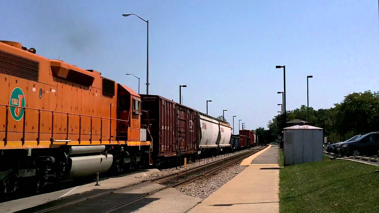 EJ&E 665 and 675 lead CP G-35 at Wood Dale, IL - YouTube