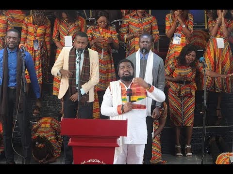 Fr Emmanuel Musongo dans Excess love (cover )lingala+kumama medley ...