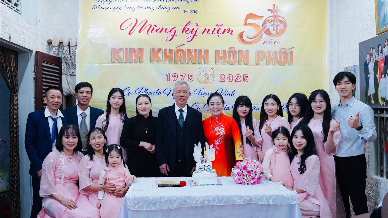 2 ẢNH GIA ĐÌNH MỪNG KIM KHÁNH 50 NĂM HÔN PHỐI [ 1975 - 2025 ] - YouTube