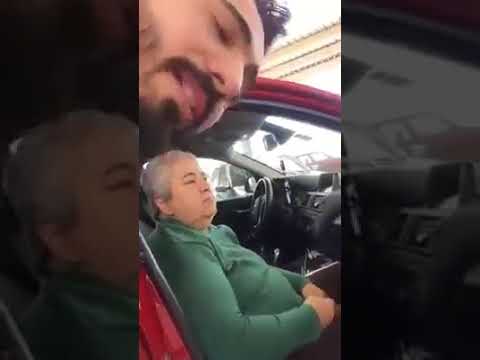 Meziyet Teyze ve arabasına bindiği gencin komik durumu...