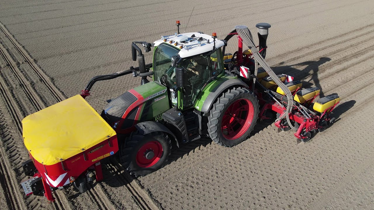 Fendt 516 Vario and Väderstad Tempo Drilling Maize using Raven CR12 ...