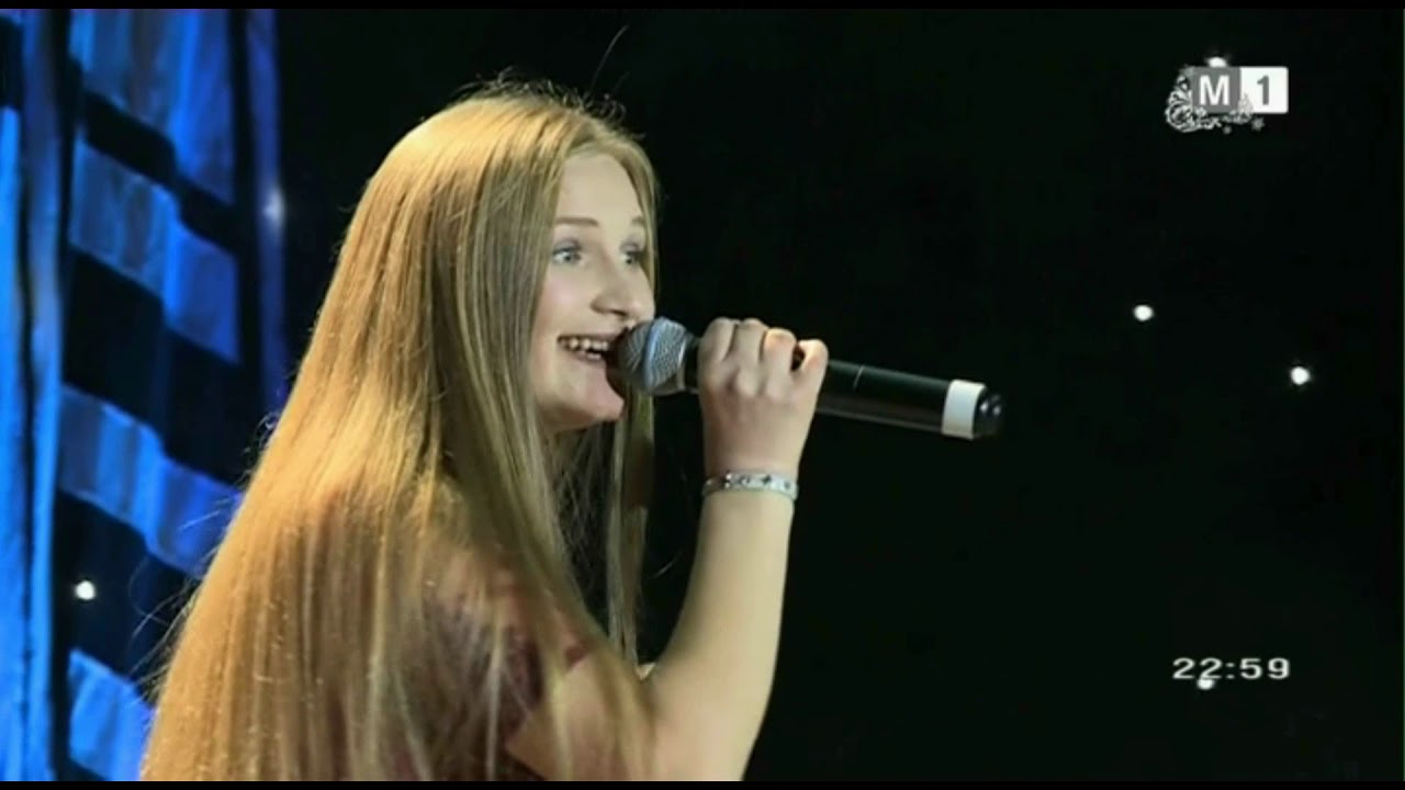 Daniela Bejan interpretează piesa Steaua Dragostei (2017) - YouTube