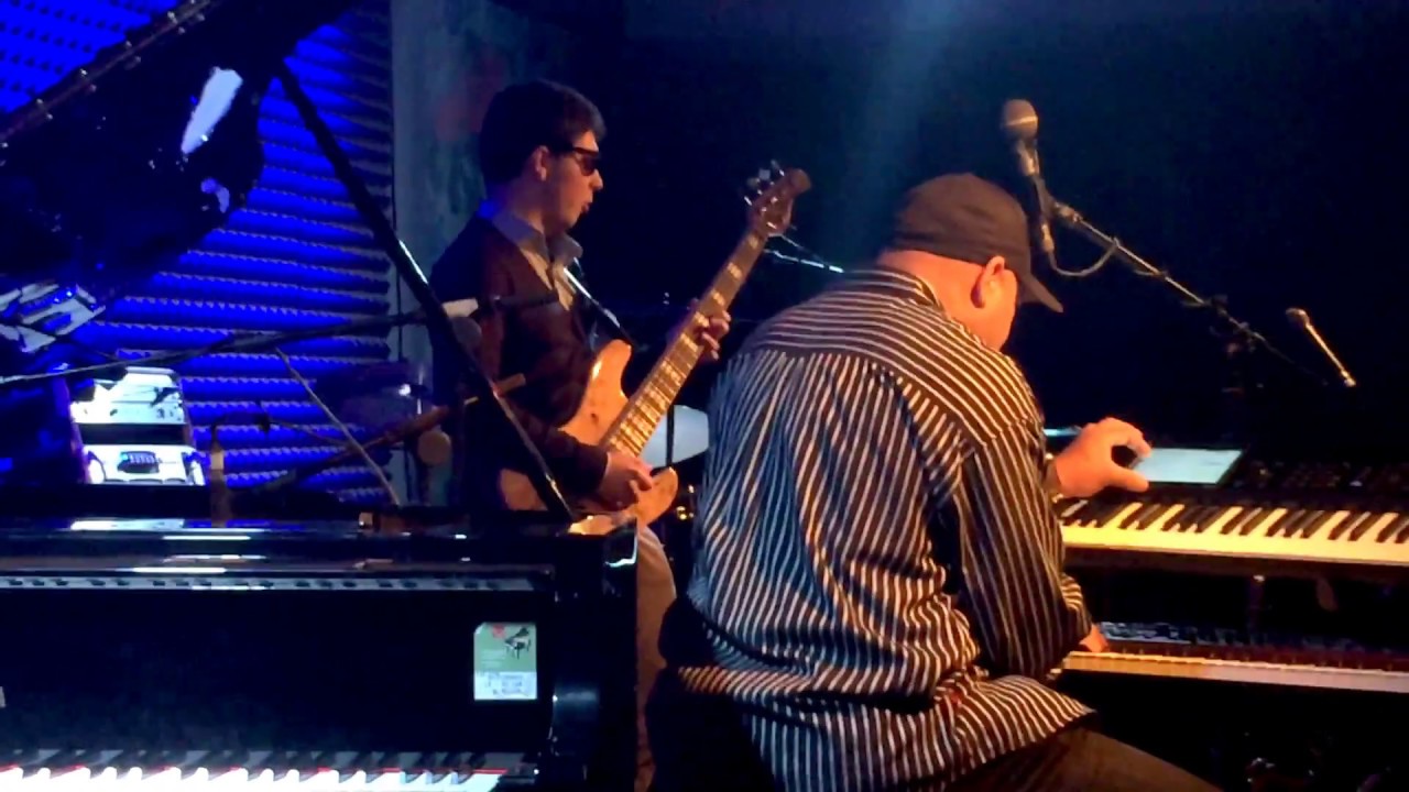 Frank McComb, Yoran Vroom & Antonio Iorio Chameleon - YouTube