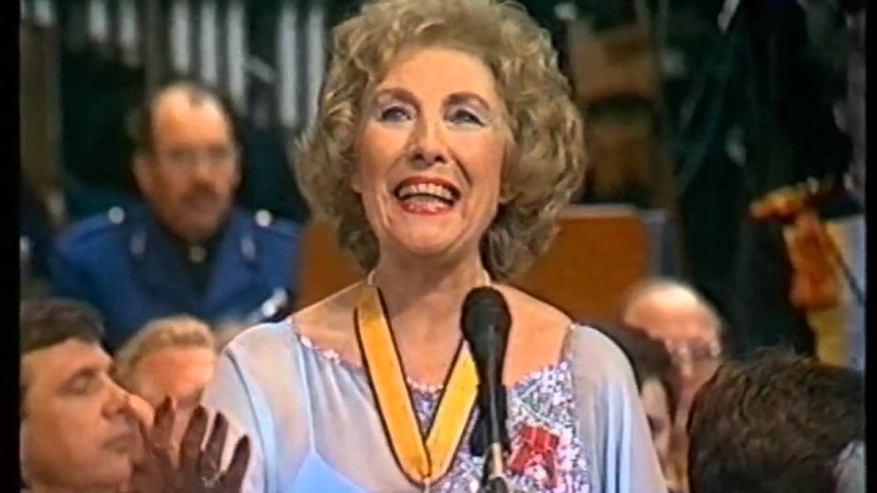 Dame Vera Lynn Rotterdam 1985 - YouTube