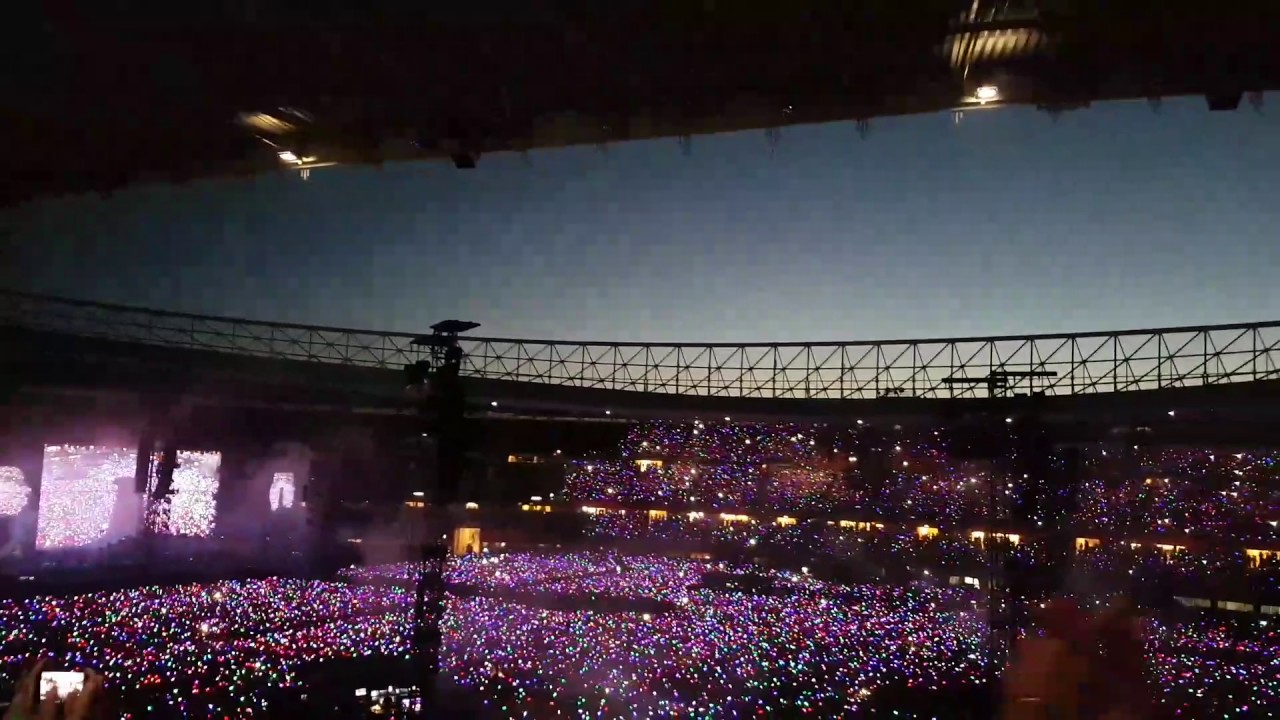 Coldplay Vienna 2017 Lightshow - YouTube