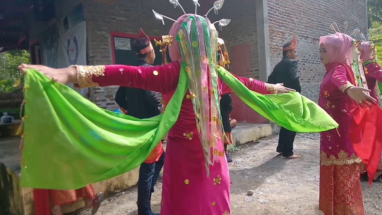 Tari Andun | sebelum pentas dalam acara festival adat padangguci - YouTube