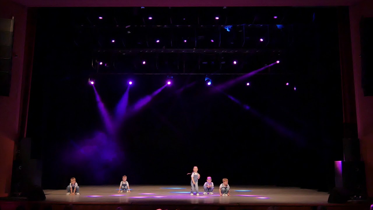 3. Smurf team dance company - YouTube