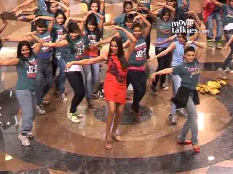 Jodi Breakers Flash Mob with Bipasha Basu and R. Madhavan at Infiniti Mall