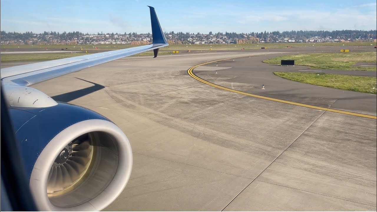 Delta Air Lines Boeing 737-900ER (Winglets) Landing at Portland ...