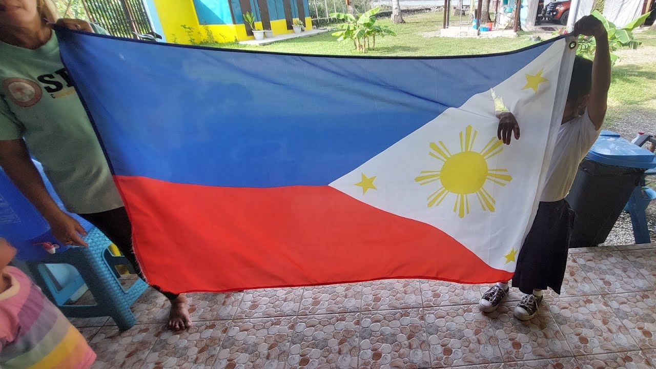 REPLACING THE TORN PHILIPPINES FLAG - YouTube