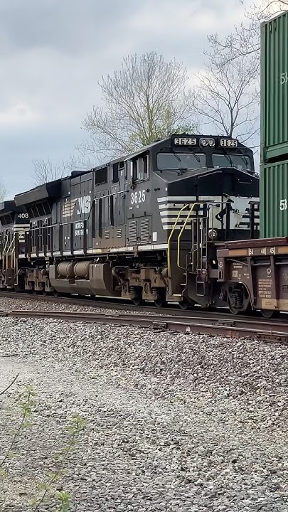 NS 4081 DC to AC leads NS 224 with NS 3625 at Francisco, IN - YouTube