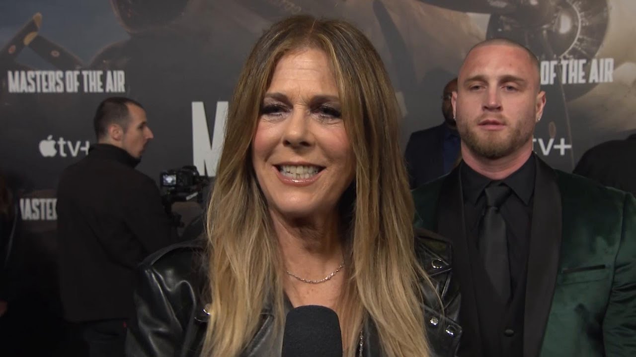 Chet Hanks joins parents Tom Hanks, Rita Wilson at 'Masters of the Air ...