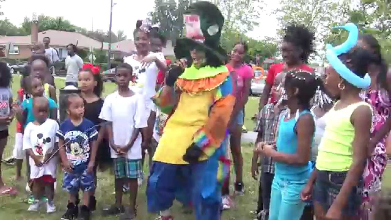 DO THE WALK - SMILEY THE HIP HOP CLOWN - YouTube