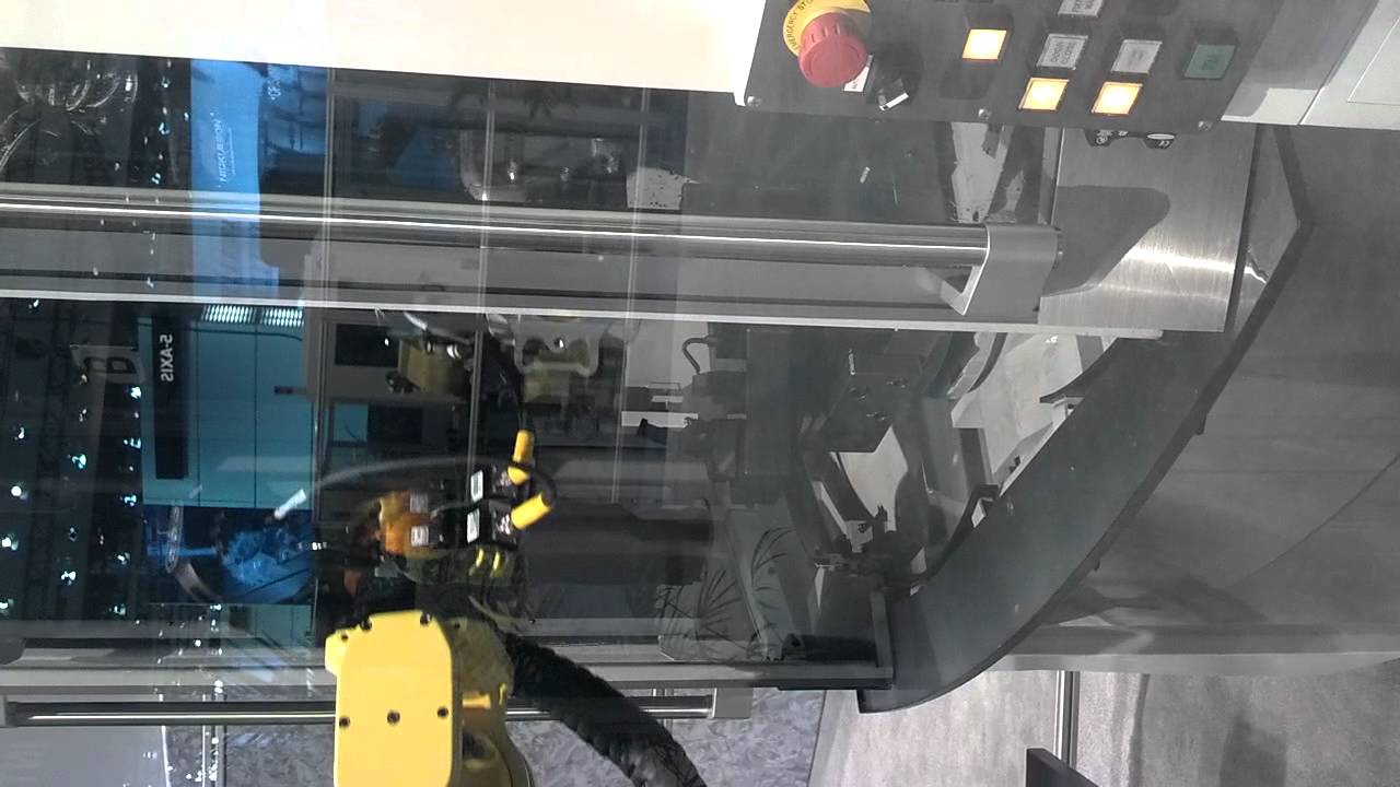 Milling machine pallet change - YouTube