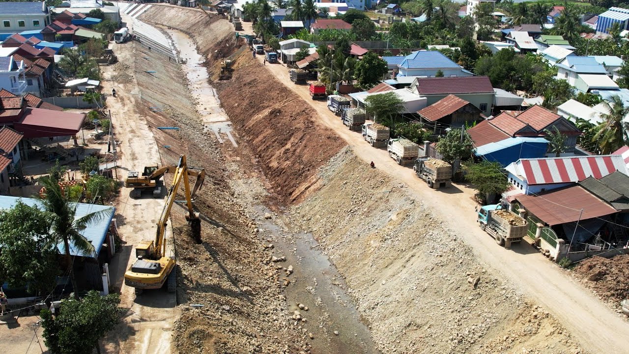 Incredible! Canal Side Slope Construction Using 5Ton Trucks, Excavators ...