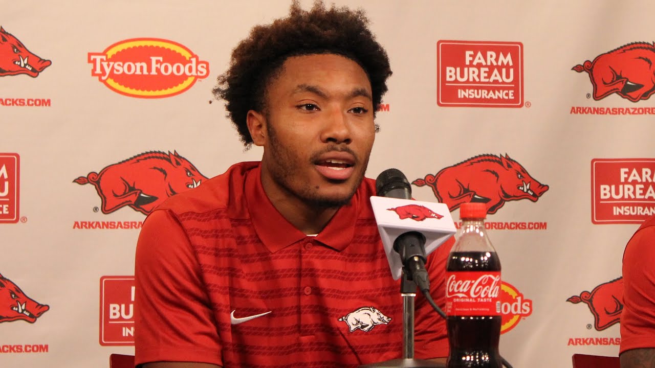 Jaylon Braxton, Jaheim Singletary, Kee’yon Stewart talk Arkansas fall camp - YouTube