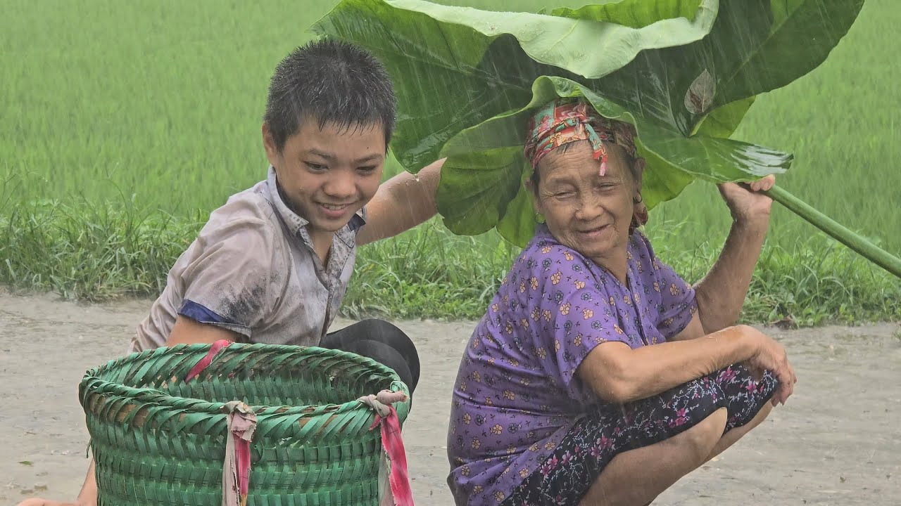 FULL VIDEO - 150 days of working and living together of an orphan boy ...