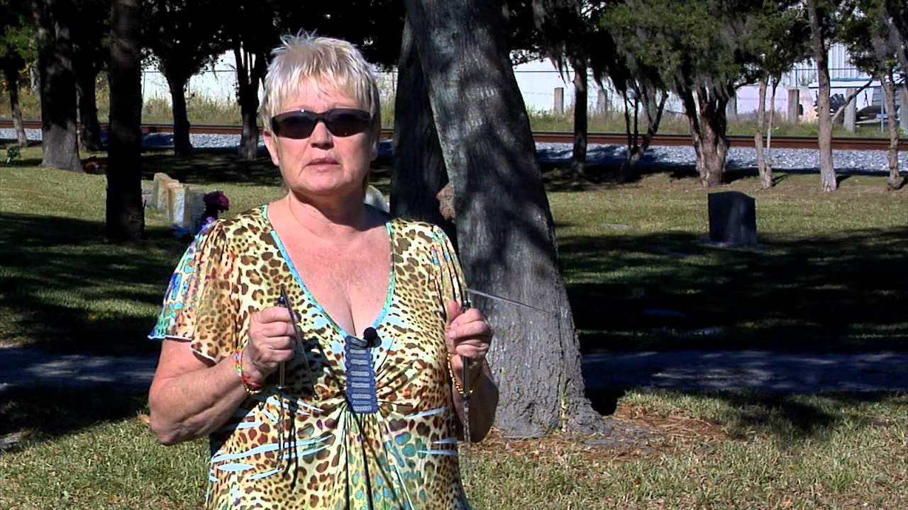 Dowsing with Expert Gail Sheldon from Gold to Ghosts - YouTube