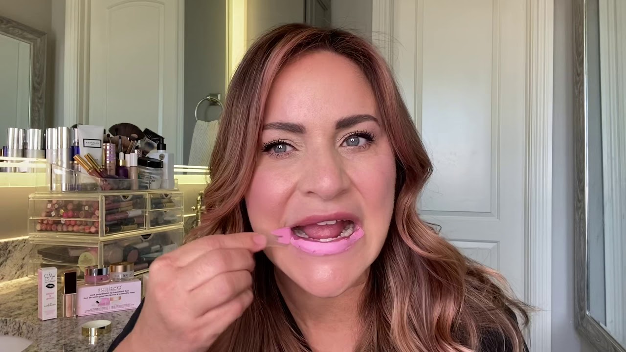 SARA HAPP The Lip Expert - YouTube