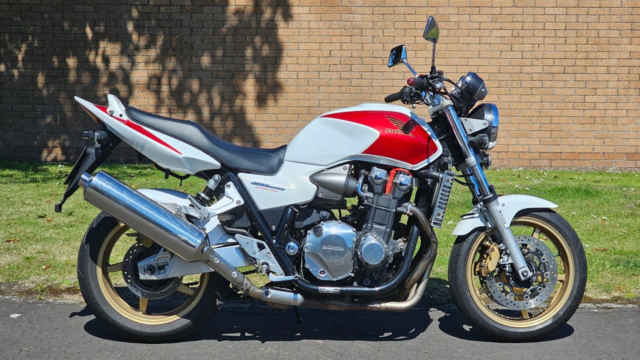 2010 CB1300 Super Four in White/Red || North Harbour Motorcycles - YouTube