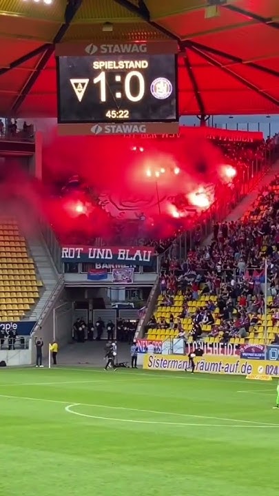 Alemannia Aachen vs. Wuppertaler SV, Choreo und Pyro der WSV Fans - YouTube