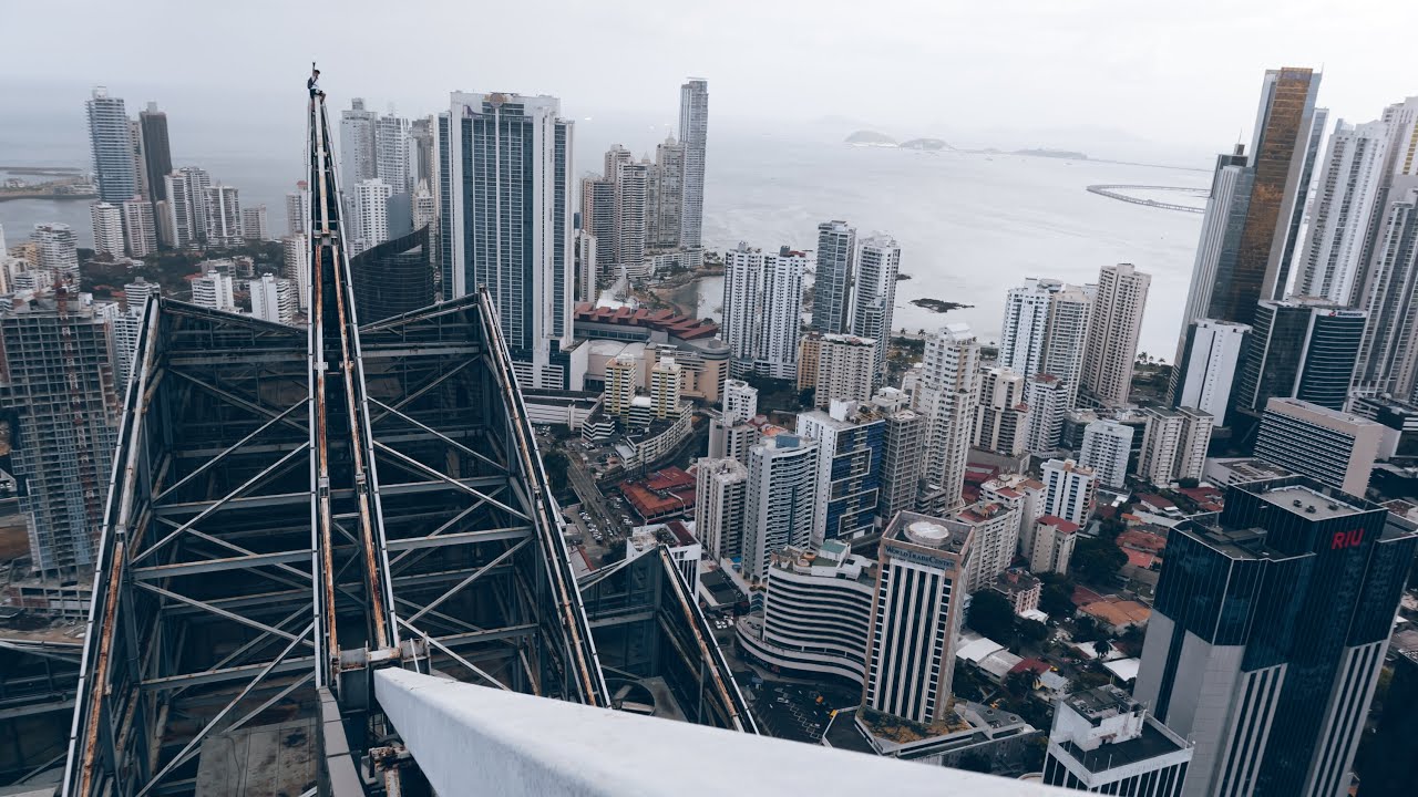 Climbing Tower Soho Mall // Panamá (207 meters) - YouTube