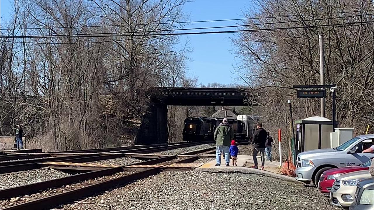 CSX D780-13 with 3 Geeps - YouTube