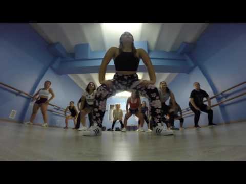 Clase de Twerking con OMGals en Agosto en European Dance School