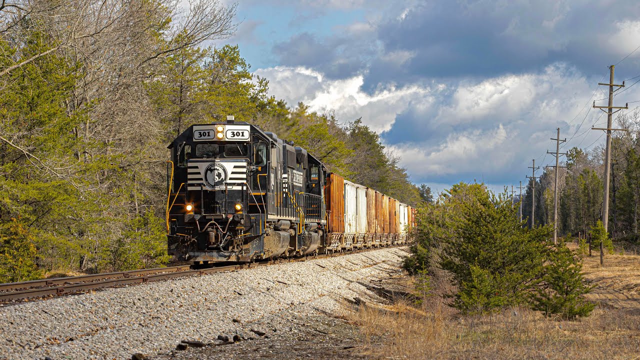Lake State Railway Leading an Early Morning Southbound Out of Alpena ...