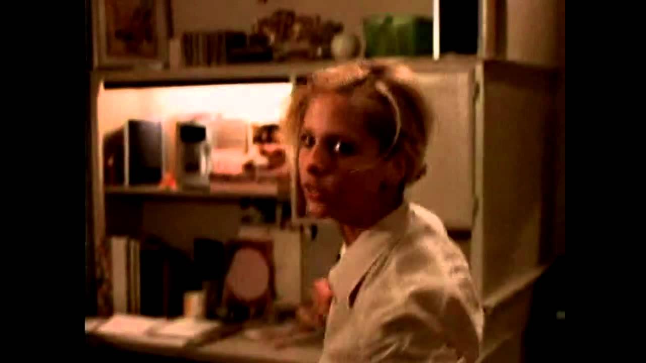 Buffy the Vampire Slayer - The Freshman 4x01 Promo - YouTube