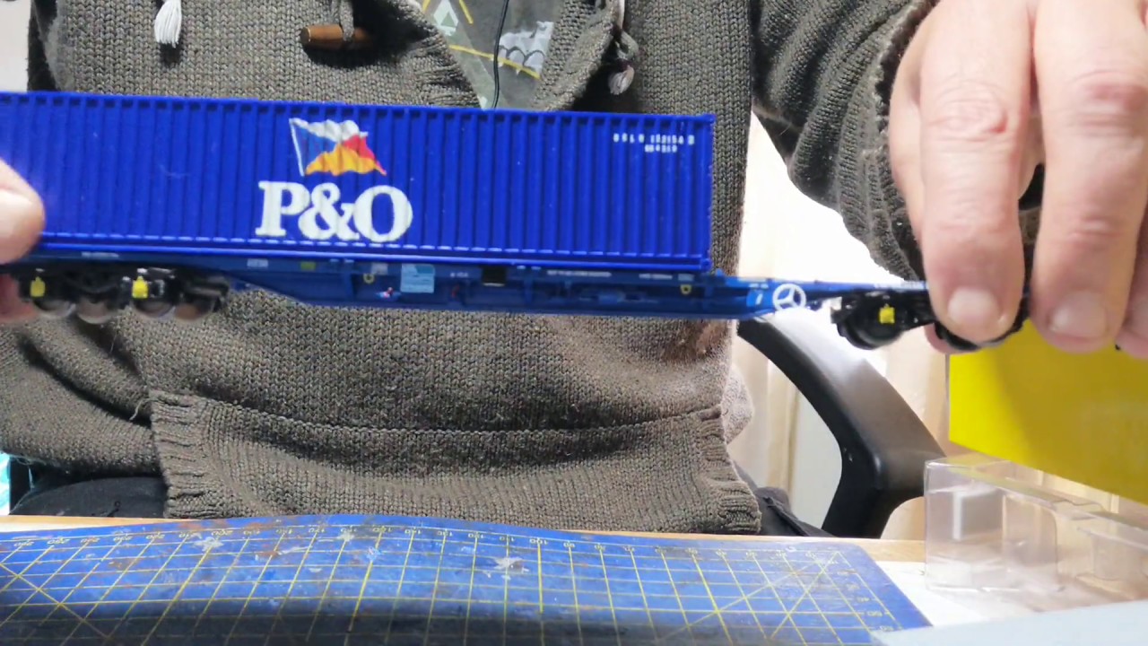 oo scale Hornby intermodal container truck for the model railway - YouTube