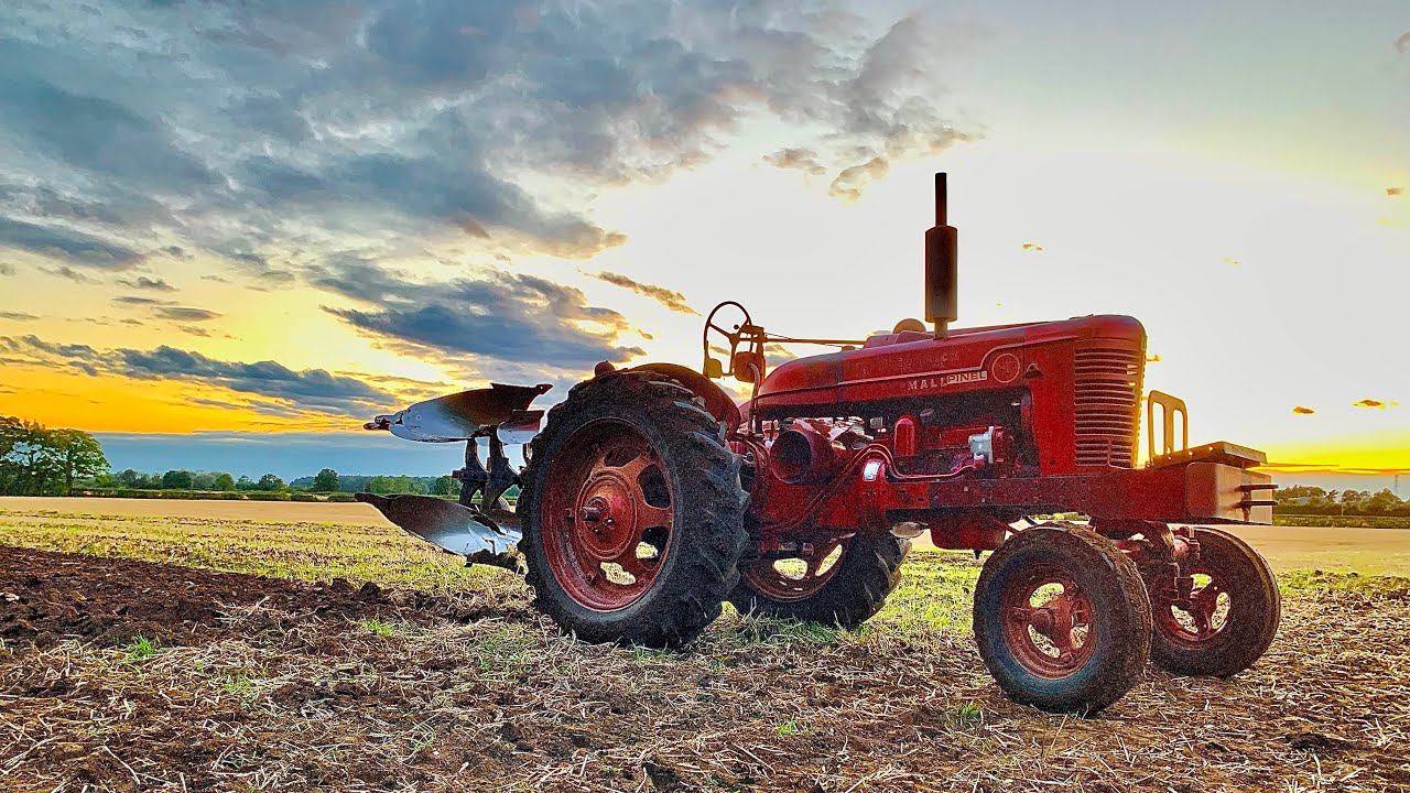 IH Farmall B450 & Ransomes TS-82 ploughing - YouTube