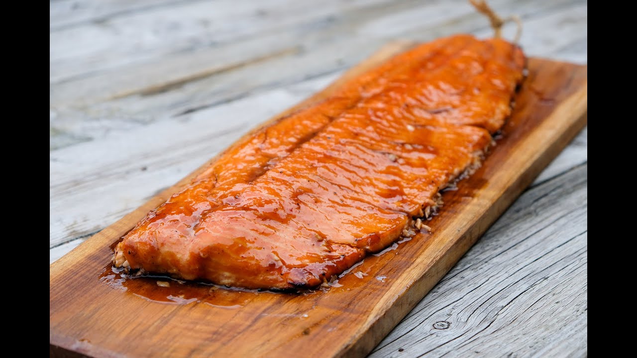 De Zomertafel - Op vel gebakken zalm op de barbecue - YouTube