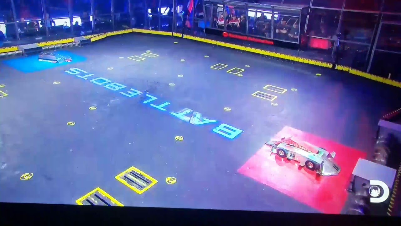 BATTLEBOTS - S4E13: Bronco vs Hydra (Main Event) - YouTube