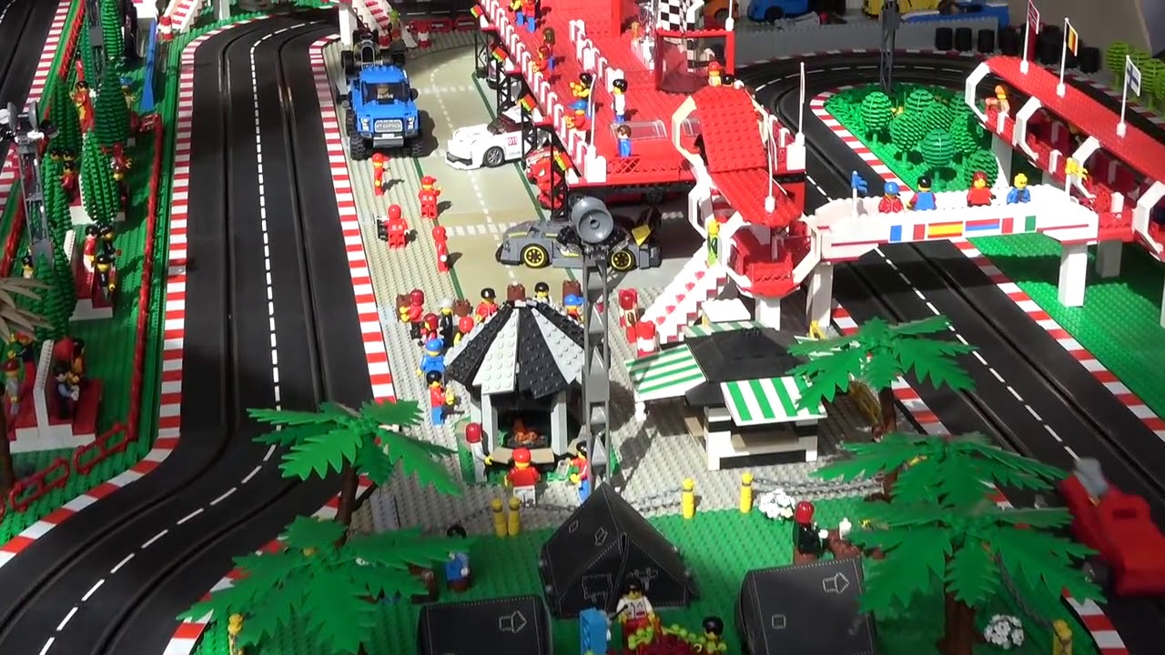 LEGO Carrera Slotcar Bahn – zwei Spielzeuge vereint! - YouTube