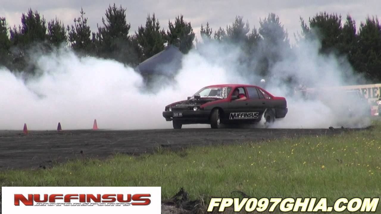 NUFFINSUS MOTORSPORTS VN COMMODORE ( SUS VN ) SKIDS FROM BURNOUT ...