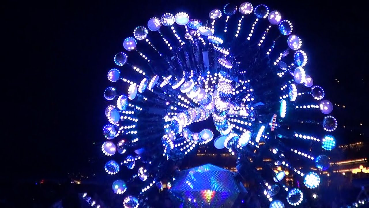 Optical Illusion Parade Float - Disneyland's Paint the Night Nighttime ...