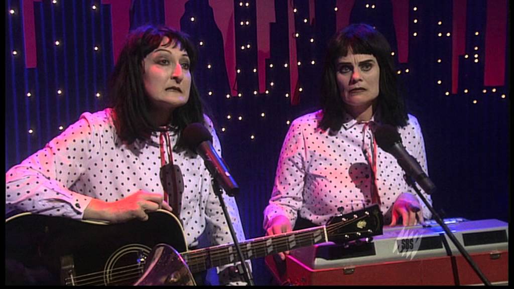The Kransky Sisters - Everyone's A Winner (In Siberia Tonight) - YouTube