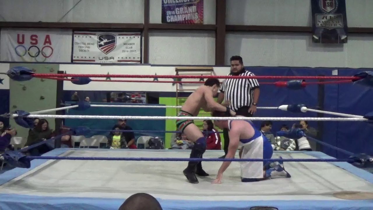 Johnny Crews vs Luigi Primo - YouTube