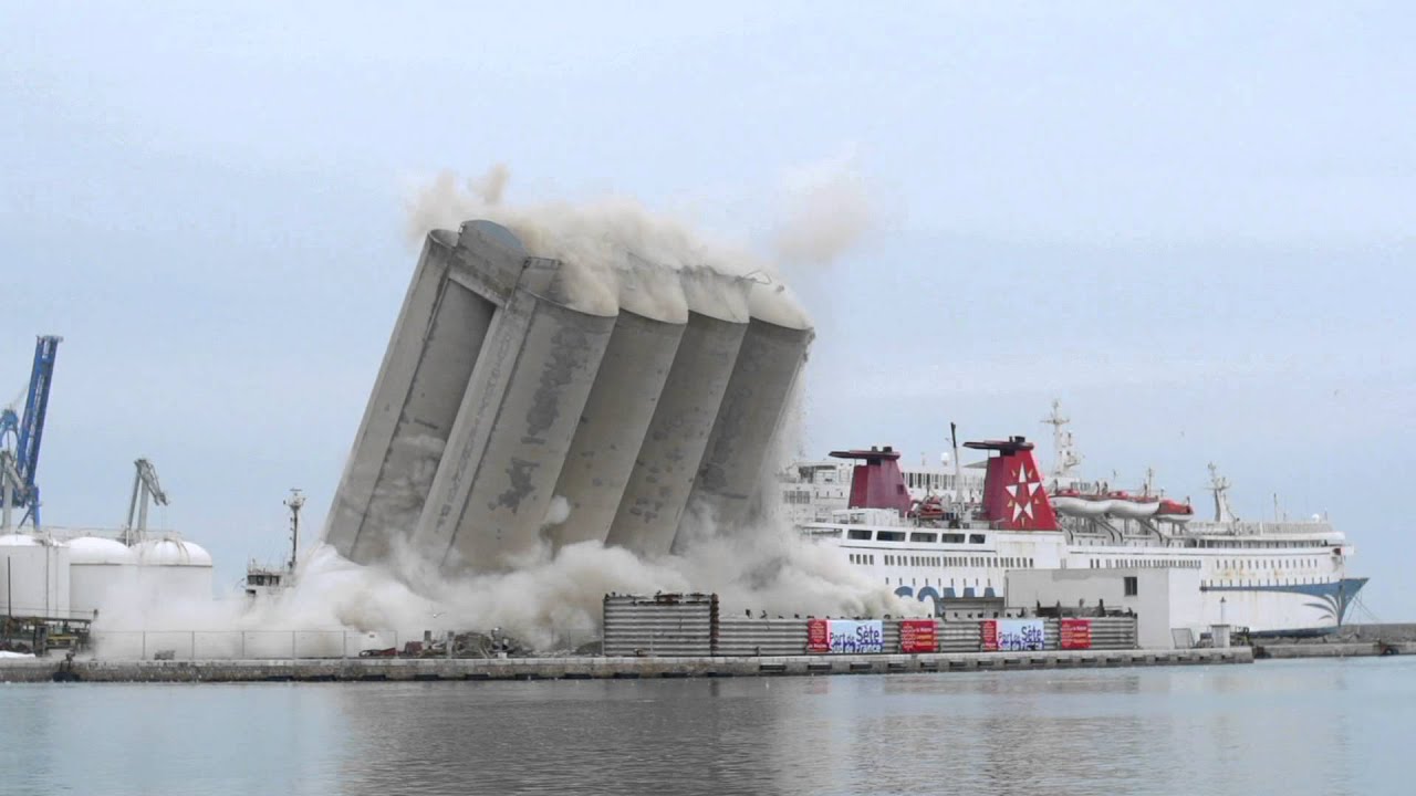 Destruction silo à grains du port de Sète - YouTube