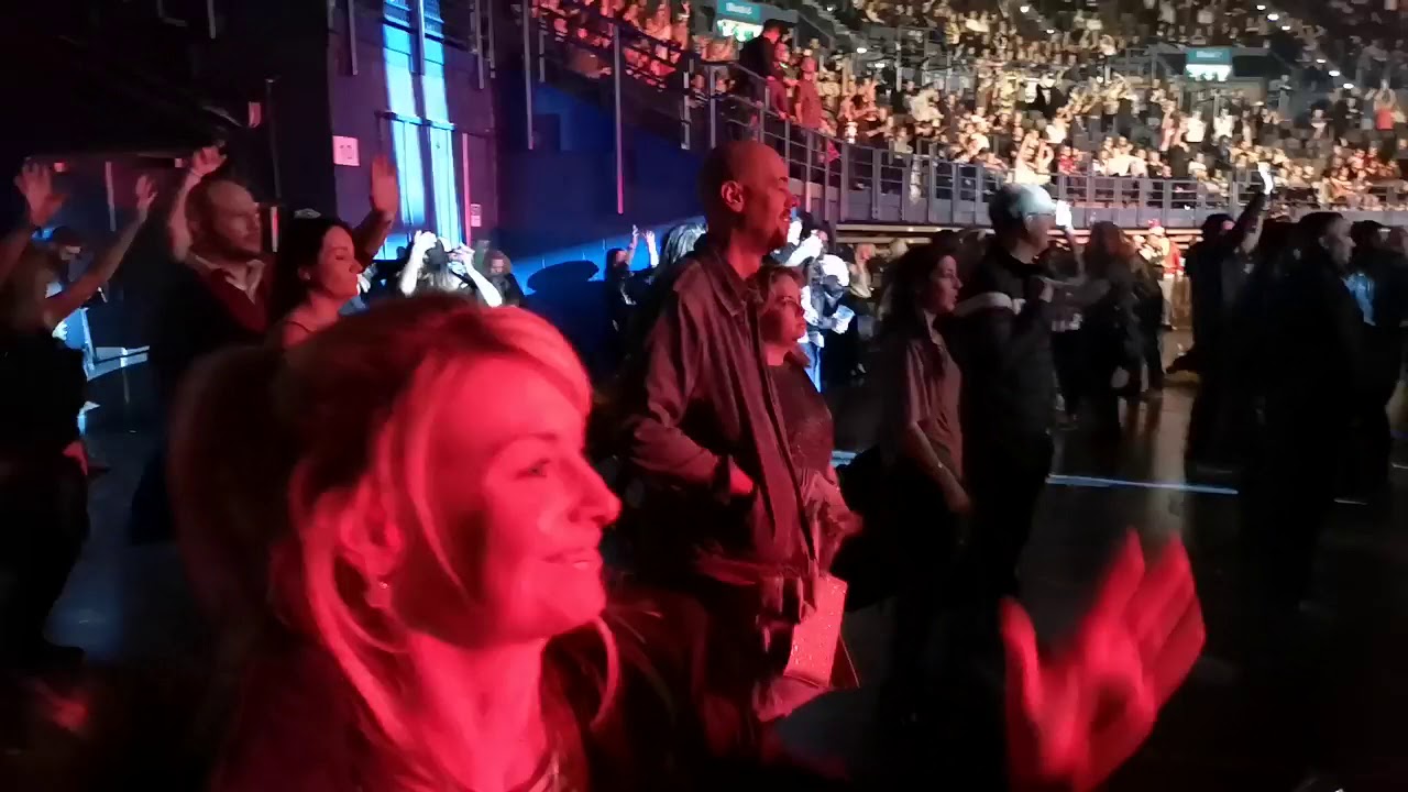 DJ Sash at we Love the 90s at Arena Birmingham - YouTube