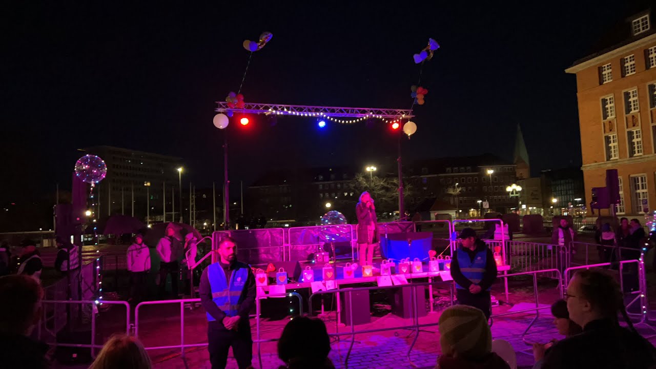 Taylor Luc Jacobs live in Kiel am Sa.26.3.22 - YouTube