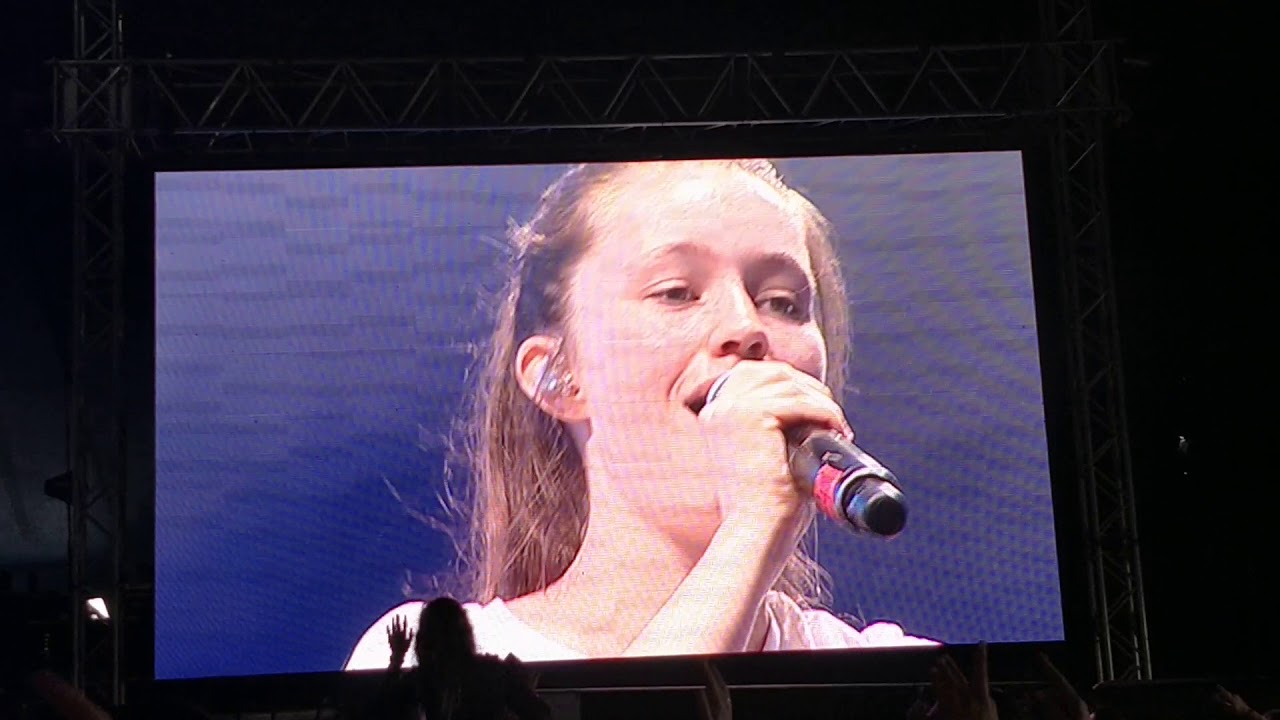 Sigrid - Strangers (Electric Picnic) - YouTube